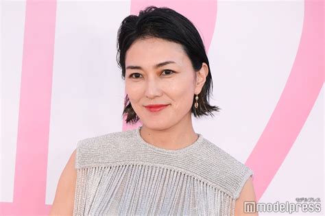画像2 21 板谷由夏「20年近い付き合い」人気俳優との腕組みショット公開 互いの呼び名告白で「自然体で素敵な関係」の声 モデルプレス
