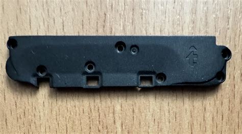 Прижимная пластина нижней платы Tecno Spark 7 Kf6n — цена 100 грн в