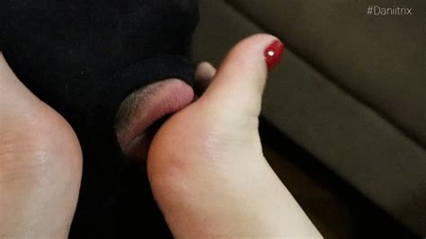 Daniitrix And Pri Feet And Madam Feet Doing A Triple Footjob