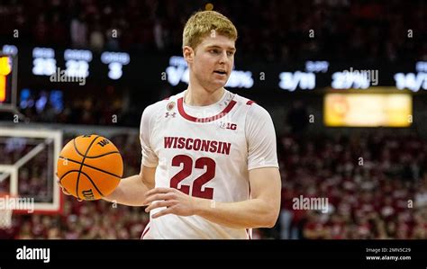 Wisconsins Steven Crowl 22 Against Illinois During The Second Half
