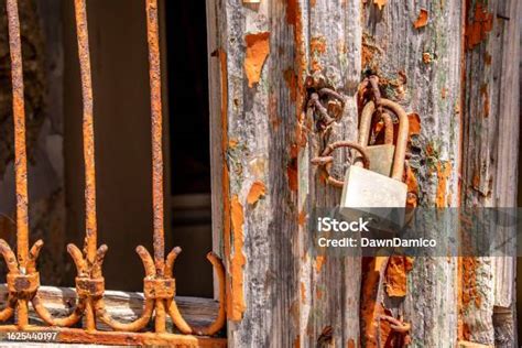 그리스 티노스 섬 그리스 지중해 마을의 낡은 건물의 세부 사항 0명에 대한 스톡 사진 및 기타 이미지 0명 건물 외관 건설 현장 Istock