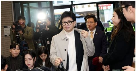 韓 “전두환 정권 때 만든 특혜 이용”…曺 “비난하려면 전두환 노태우에 따져라”