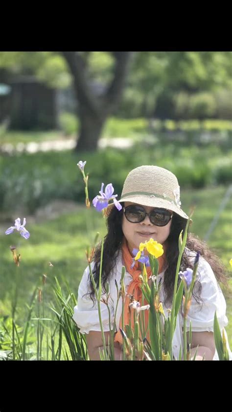 꽃할매의동네한바퀴엑티비시니어여행수첩 병원에 갔다가 조금 늦게 찾은 태화강 국가정원 햇볕이 무섭게 내리 쬐는데 꽃이 만발하여 더운줄도 모르고 이곳 저곳 뒤어 다닌다
