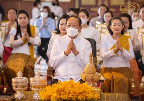 សម្តេចពិជ័យសេនា ទៀ បាញ់ ដឹកនាំថ្នាក់ដឹកនាំក្រសួងការពារជាតិ កាន់បិណ្ឌវេនទី៩ នៅវត្តបទុមវត្តី