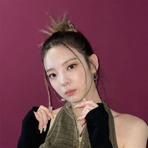 Pin av på itzy icons