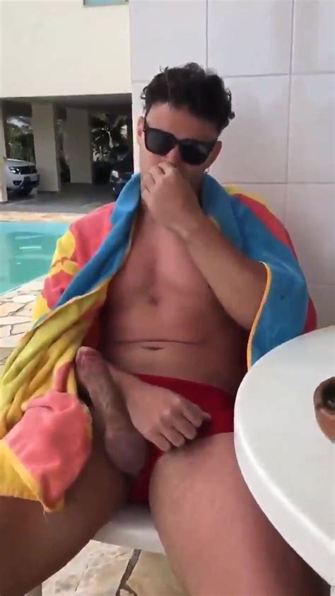 Surprise Under The Towel Video Thisvid Com