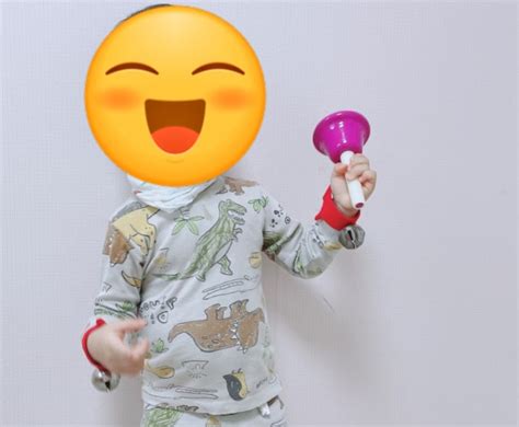 호반아이사랑♡ 만1세발달과정발달수준발달특성 만1세대근육그림책볼링놀이 만1세음악동작꼭필요한물건만노래를들으며방울팔찌를흔들어요 음악동작연계활동핸드벨연주하기 꼭필요한물건만동요가사