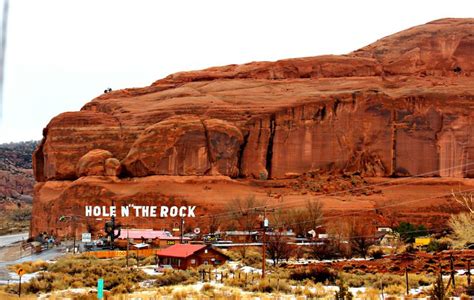Hole In The Rock Utah Looks Like A Quirky Enough Roadside