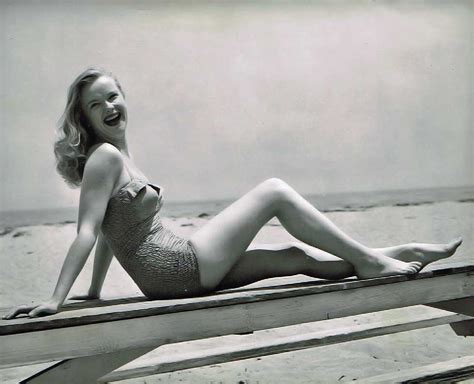 Anne Franciss Feet
