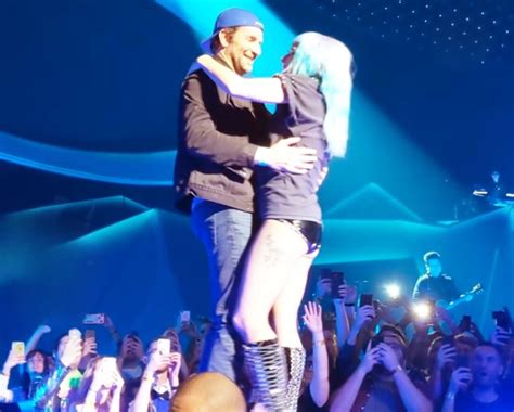 Интересни Истории По време на концерт на Лейди Гага в Лас Вегас поп звездата погледна