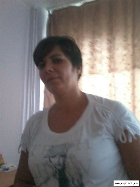 Fete In Chiloti Albi Poze