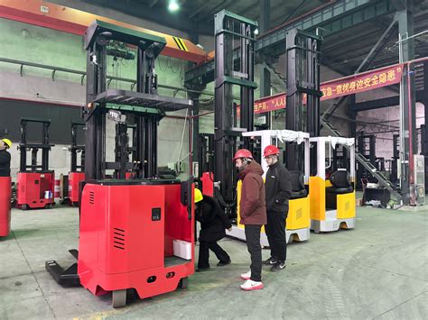 西班牙客户到永捷力工厂参观试车