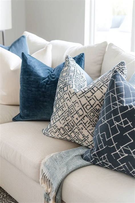 30 Eye Catching Throw Pillow Ideas For Your Couch Hmg