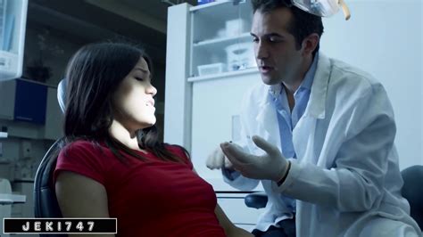 Sandra Dewi Dipekso Nuruti Hawa Nafsu