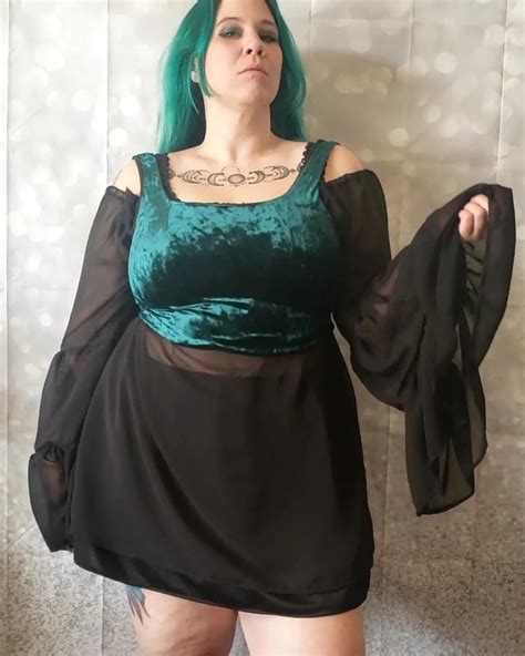 Feeling Like A 90s Goth Girl Rsewing