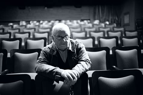 მისი გაზაფხულის მუდმივი შემოდგომა Theatrelifege