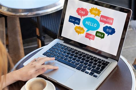외국어 배우기 화면의 다른 언어 영어 프랑스어 독일어 아랍어 중국어 인사하기 언어에 대한 스톡 사진 및 기타 이미지 언어 학습 말하기 Istock