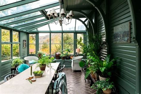 Cómo pasar 4 días en la casa de Sex Education por 500 euros