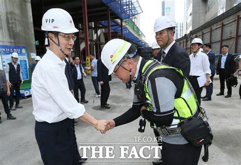 한덕수 총리 폭염 속 건설현장 점검 공사 근로자 안전 최우선 [tf사진관] 포토 기사 더팩트