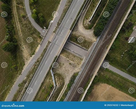 Vue Du Dessus Des Voies Routières Et Ferroviaires Photo Stock Image
