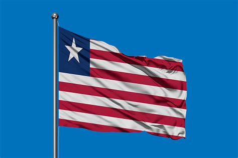 깊고 푸른 하늘에 대 한 바람에 물결치는 라이베리아의 국기 라이베리아 플래그입니다 구름에 대한 스톡 사진 및 기타 이미지 구름 국가 국기 Istock