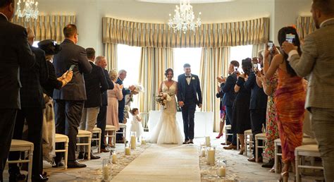 Sophie And Toms Wedding Captured By Vivienne Edge Photography
