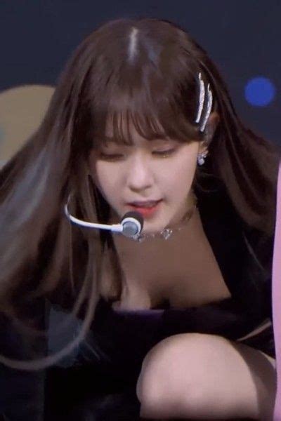 옆트임 가죽치마 케플러 김채현 Celebrities