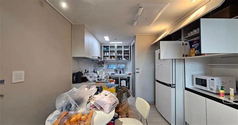 정말 너무너무 만족스러워요 만족을 넘어서 감동입니다 우선 제가 할 건 쓰레기봉투 준비와 집 수납장 수치 전달 정도밖엔 없어요 그냥 알아서 다 준비해 와 주세요 보관