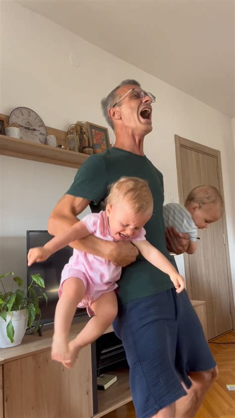 ширимепозитива Ова е приказната на еден родител што тргна на плажа… Со децата 100 работи и