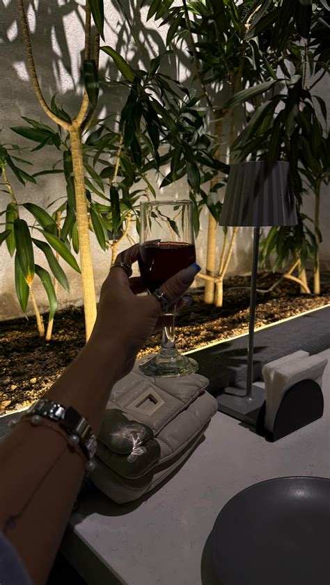 P A R I S A N ‎بدتر از انتخاب یه آدم اشتباه میدونی چیه؟ صبر کردن بی‌انتها برای درست شدن همون