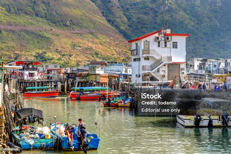 홍콩 란타우 섬의 타이오 어촌 마을 운하를 따라 있는 상징적인 기둥 집들 0명에 대한 스톡 사진 및 기타 이미지 0명 거리 건물 외관 Istock