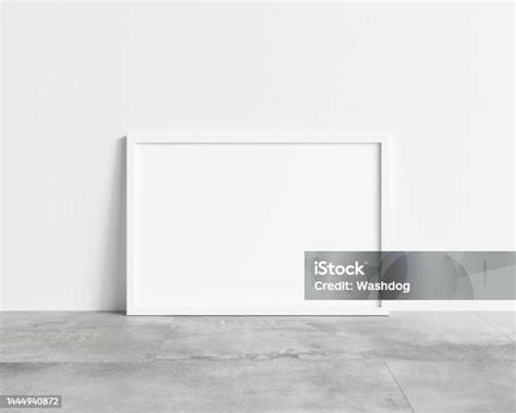 수평 빈 흰색 프레임이 콘크리트 바닥에 모를 씁니다 빈 프레임 모형 3d 그림 0명에 대한 스톡 사진 및 기타 이미지 0명 3차원 형태 간판 Istock