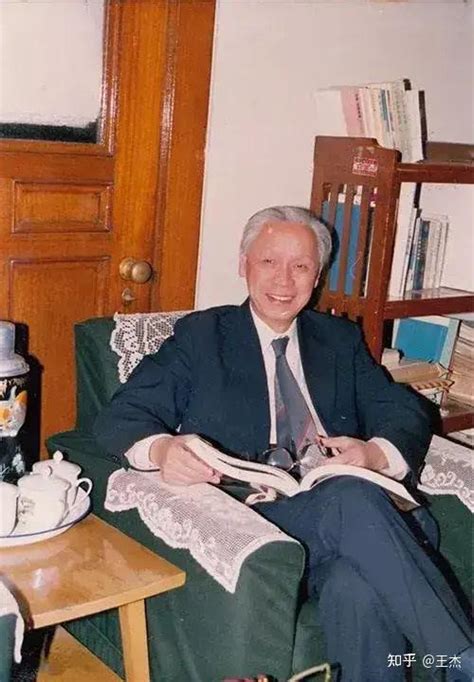 1957年，顾方舟瞒着妻子，将一管可能造成 婴儿死亡”的溶液倒进了不满一岁的儿子口中。 知乎