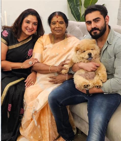 நடிகர் அருண் விஜய்யின் அம்மாவுக்கு பிறந்தநாள் முதல் முன்னுரிமை விஜயகுமாரின் மகள் வெளியிட்ட