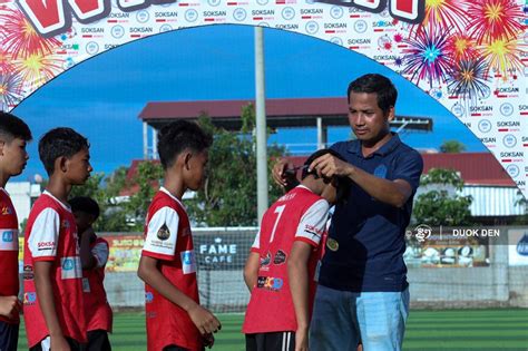 ទោះគ្មានថវិការង្វាន់ ក្រុមបាល់ទាត់តាមសហគមន៍ ខំបណ្ដុះធនធានថ្នាលកីឡាបាល់ទាត់