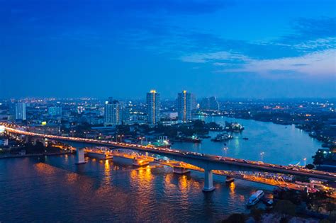 방콕 리버 사이드 도시 비즈니스 지구에 방콕 야경입니다 에 황혼 밤 시간에 방콕 도시 풍경의 파노라마 보기 빈티지 컬러 톤 0