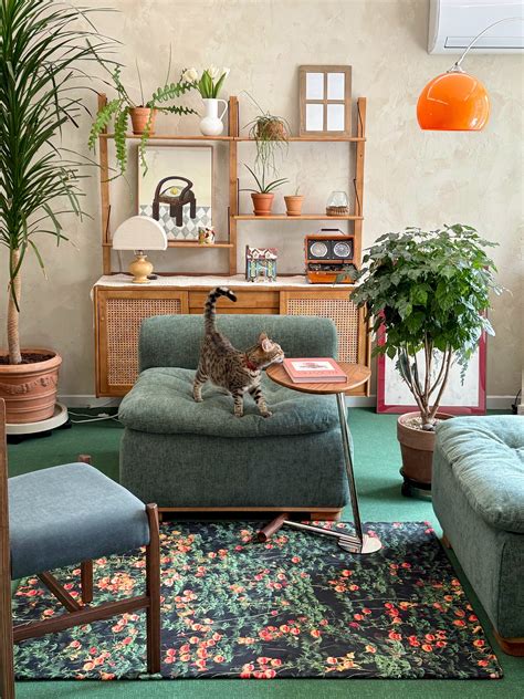 22도씨 우드 • 코티지 인테리어 지브리 감성으로 거실 꾸미기 요즘 집을 지브리 스타일로 변신시키는 재미에 푹 빠졌어요 하나둘씩 바꿔보다 보니 그중에서도 2층