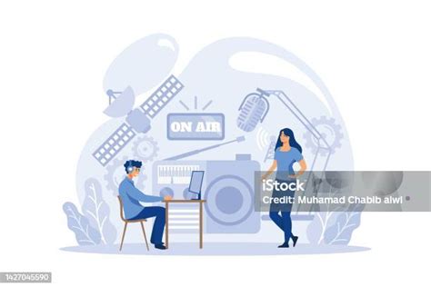 라디오 방송 개념 스튜디오에서 유명 인사 여성을 인터뷰하는 마이크가있는 행복한 라디오 호스트 헤드셋이 라디오 팟캐스트를 듣는