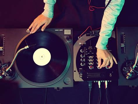 How To Use A Dj Controller The Complete Beginner S Guide