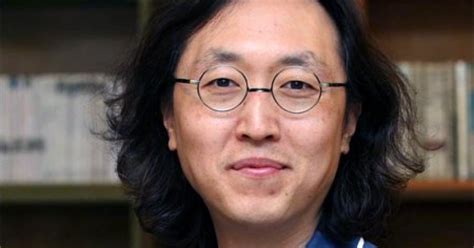 책의 향기이 책 이 저자 헌책에서 발견하는 사회상 세상이 과연 발전한 건가 싶기도