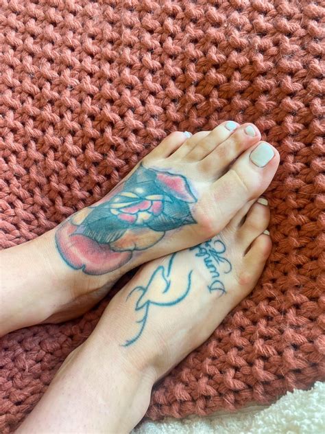 I Need Someone To Worship My Pretty Feet R Foottalk