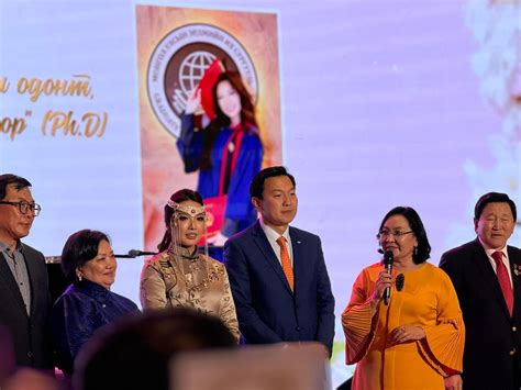 Н Учралын гэргий Алдарт эхийн одон Докторын цолны баяраа нижгэр тэмдэглэлээ ТАС МН