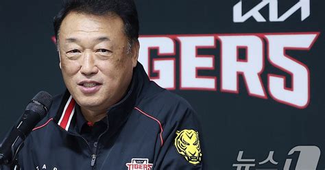 2025년 Kia 타이거즈 신인 선수 입단식 참석한 최준영 대표이사