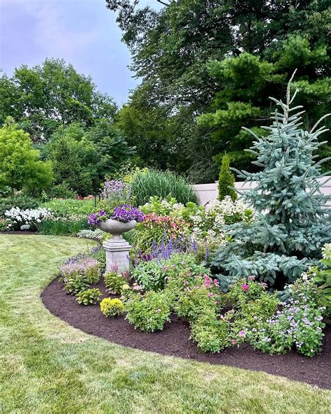 26 Low Maintenance Flower Bed Ideas That Keep Looking Good Week After Week