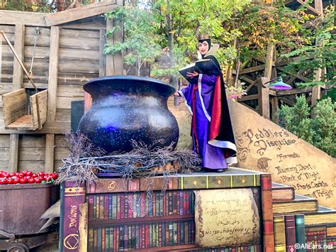 News Oogie Boogie Bash Confirmed To Return To Disneyland This Year