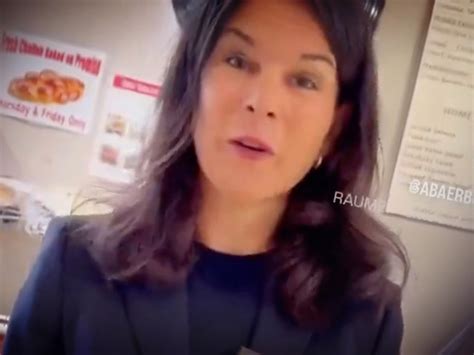 Zum Neuen Un Job Baerbock Postet Sex Song Video Auf Instagram