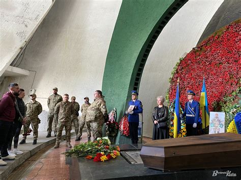 Теракт в Оленівці у Києві попрощалися з азовцем Єгором Бартошем ФОТО Вечірній Київ