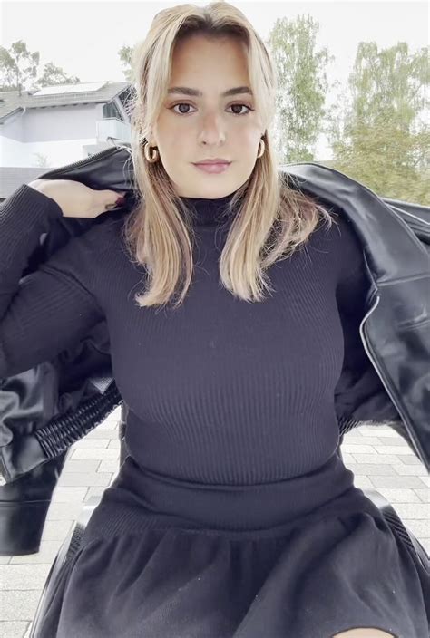 Paraplegic Modeling outfit ThisVid 中文