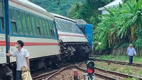Tàu Se11 Trật đường Ray đường Sắt Bắc Nam Tê Liệt