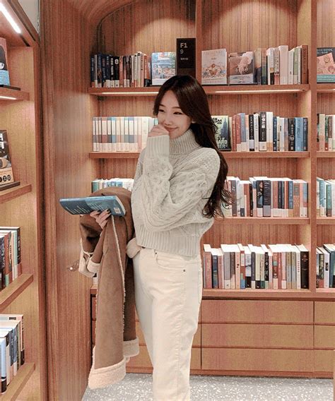 [데일리룩 크롭기장] 디웰 꽈배기 터틀넥 크롭 패드 니트 에이블리